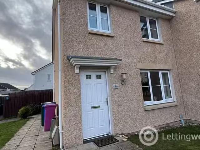 Unique 3 BR Property to rent in Sandstone Place, Elgin