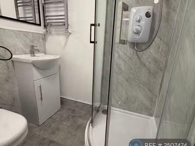 Cozy 4 BA 1 bedroom house share for rent in Hillside, Redditch.