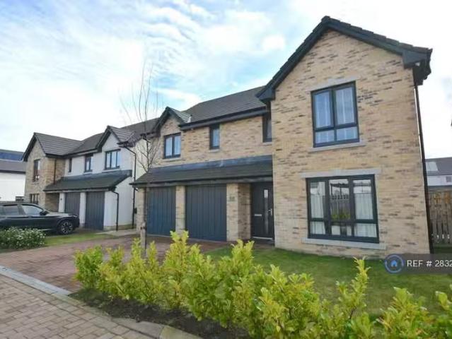 Nice 4 BA 4 bedroom detached house for rent in Balfour Drive.