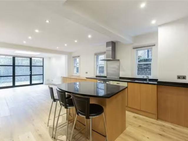 Unique 4 BA 4 bedroom property to let in Bovingdon Road, Londo.