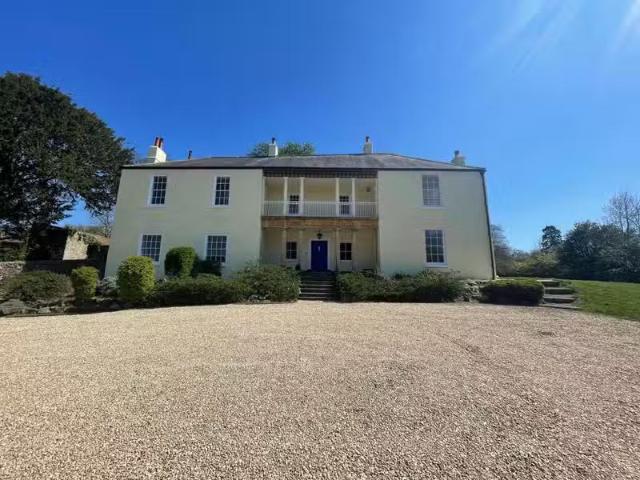 Cozy 4 BA 5 bedroom detached house for rent in Main Road, Clee.