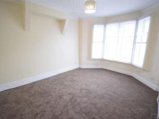 Unique 4 bedroom terraced house for rent in Whitchurch Road, C.