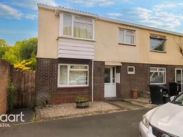 Nice 4 bedroom terraced house for rent in Brambling Walk, Bris.