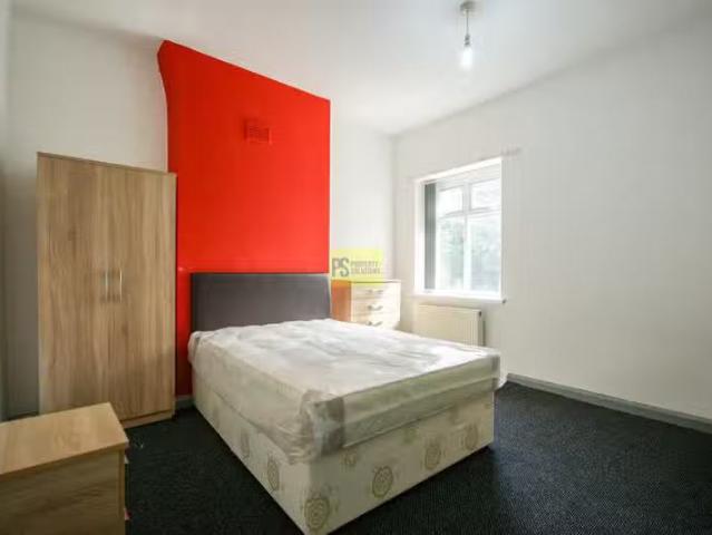 Just in! 4 bedroom terraced house for rent in Hazelwell Street.