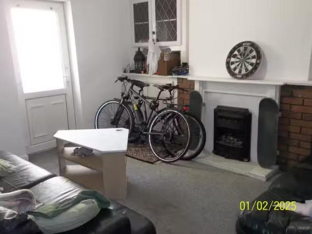 For Rent! 4 bedroom terraced house for rent in Newton Street.