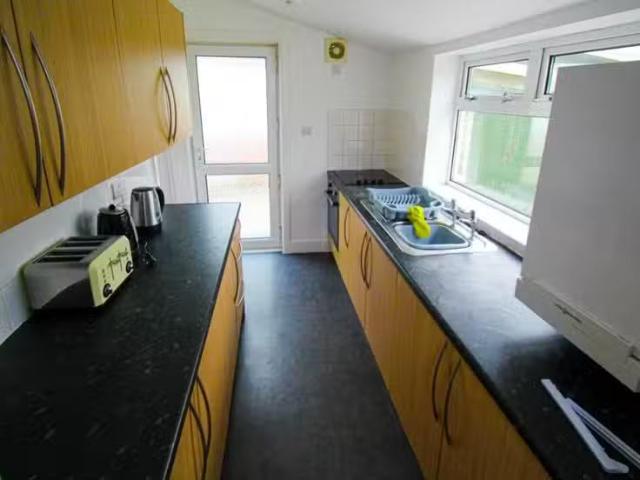 Unique 4 bedroom bungalow for rent in 4 Bed Student House St M.