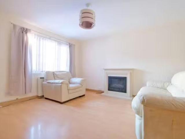 Cozy 4 bedroom house for rent in 0047L Dunlin Road, Aberdeen.