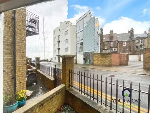 New 4 bedroom Mid Terrace House to rent, Liverpool Lawn, Ramsg.