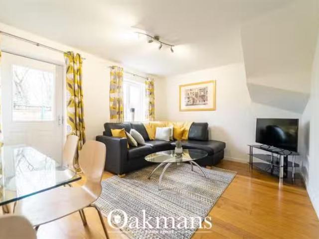 Cheap 4 bedroom property for rent in Ten Acre Mews, Birmingham.