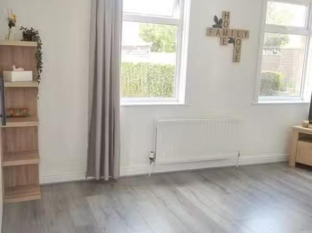 Nice 4 bedroom semi detached house for rent in Pen Park Road.