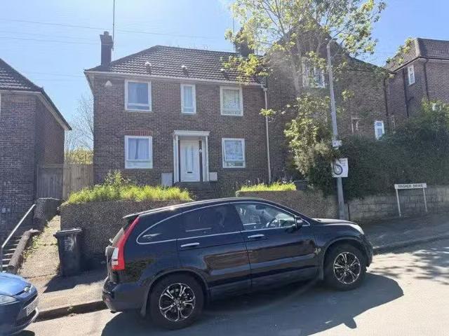 Charming 4 bedroom semi detached house for rent in Ringmer Dri.
