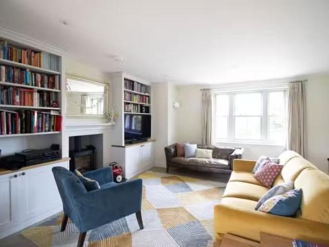 Unique 4 bedroom semi detached house for rent in The Footpath.