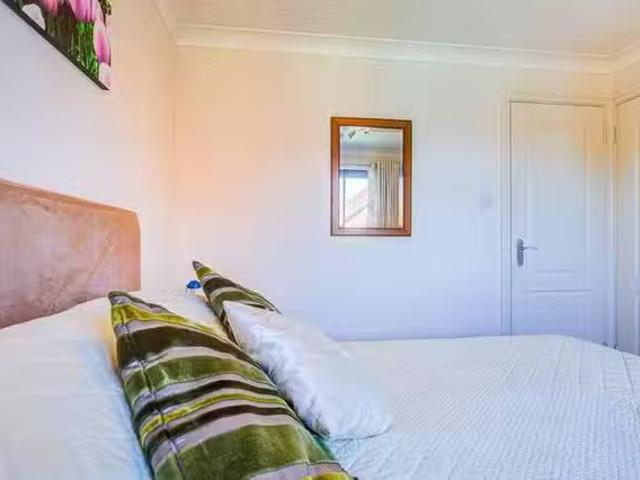 Nice 4 BR Sonning Way