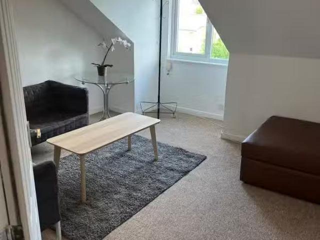 Rental! 4 BR Property to rent in 31 Gillespie Crescent