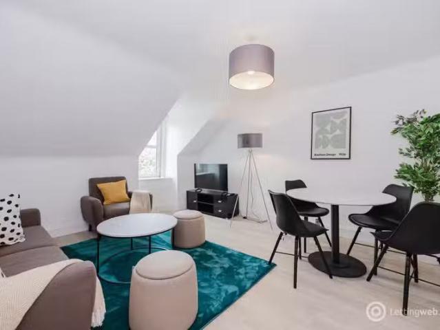 Cozy 4 BR Property to rent in Buccleuch Street, Edinburgh, EH8