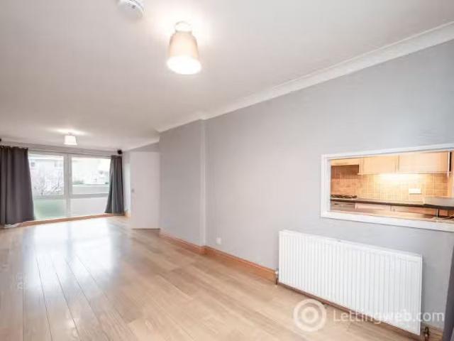 Nice 4 BR Property to rent in Craigmount Bank West, Edinburgh.