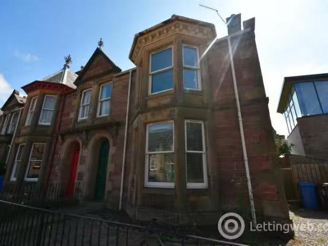 Cozy 4 BR Property to rent in Midmills Road, Inverness, IV2