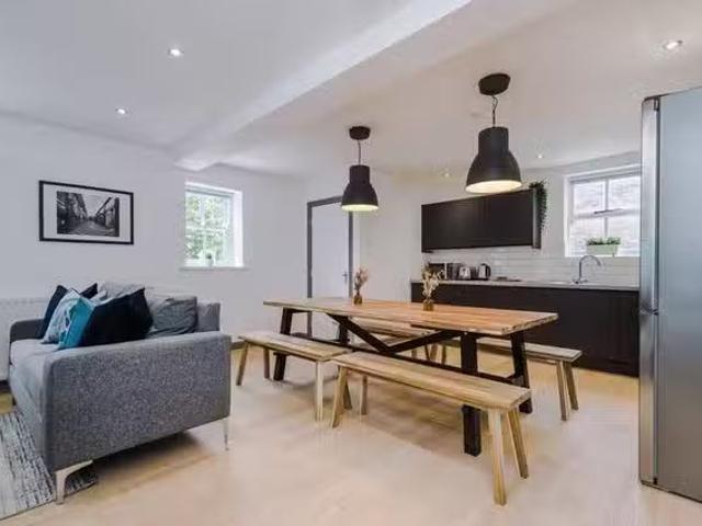 Just in! 4 BR Roscoe Street