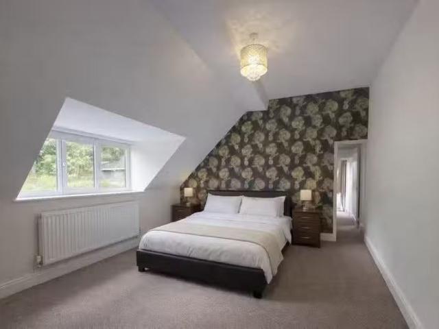 For Rent! 5 BA 11 bedroom detached house for rent in Marle Pit.