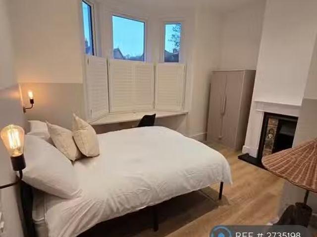Cozy 5 BA 1 bedroom house share for rent in Picardy Road, Belv.