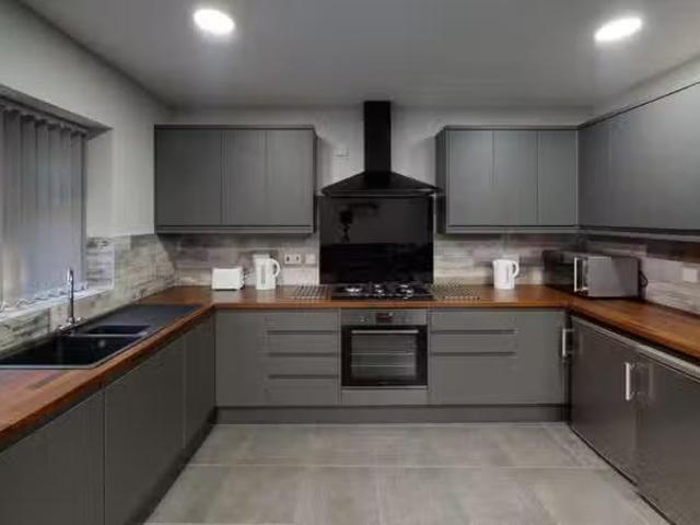 Nice 5 BA 5 bedroom house for rent in Hubert Road, Selly Oak.