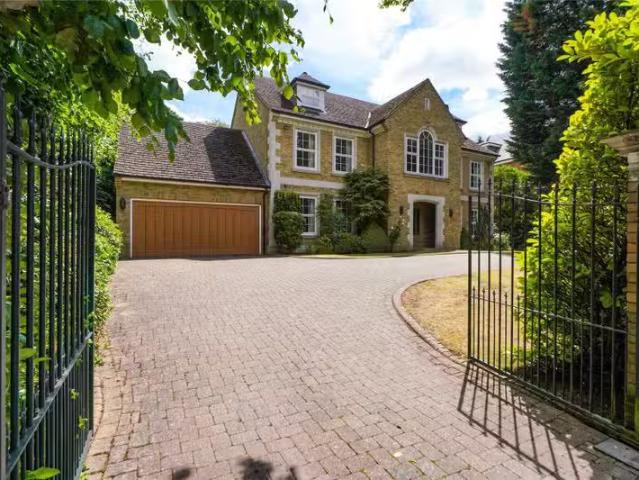 Cheap 5 BA 5 bedroom property to let in Cavendish Road, Weybri.