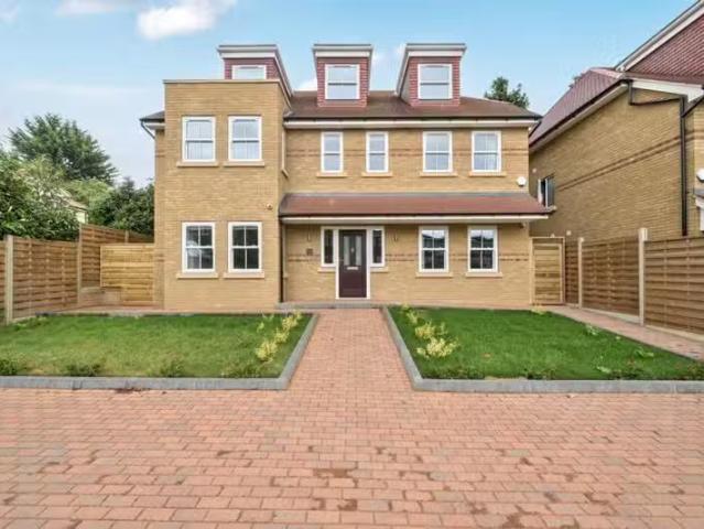 Cheap 5 BA 5 bedroom semi detached house for rent in Station A.