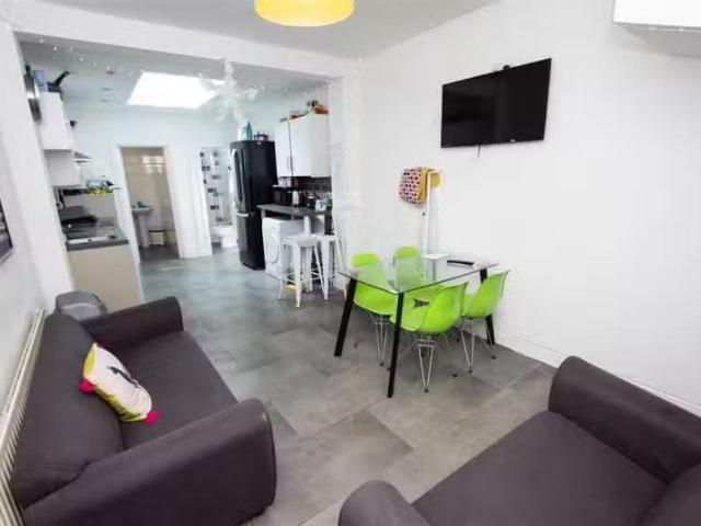 Deal! 5 bedroom apartment for rent in George Road, Selly Oak.