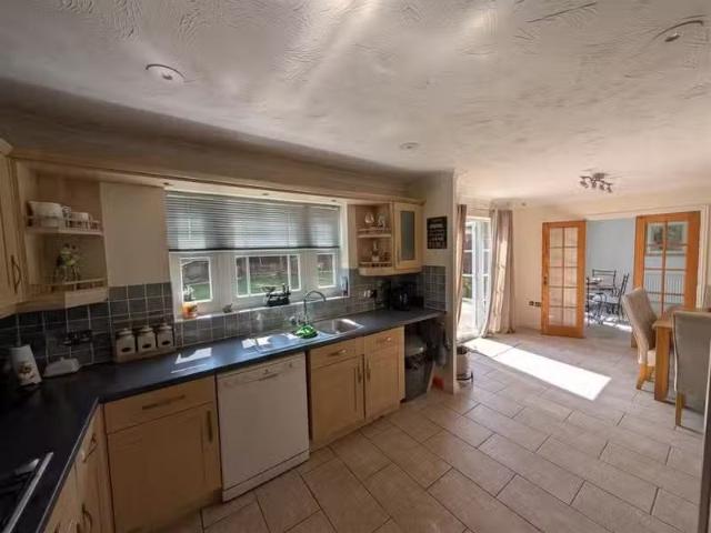 Nice 5 bedroom detached house for rent in Beresford Road, Ely.