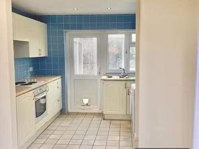 Rental! 5 bedroom end of terrace house for rent in Travellers.
