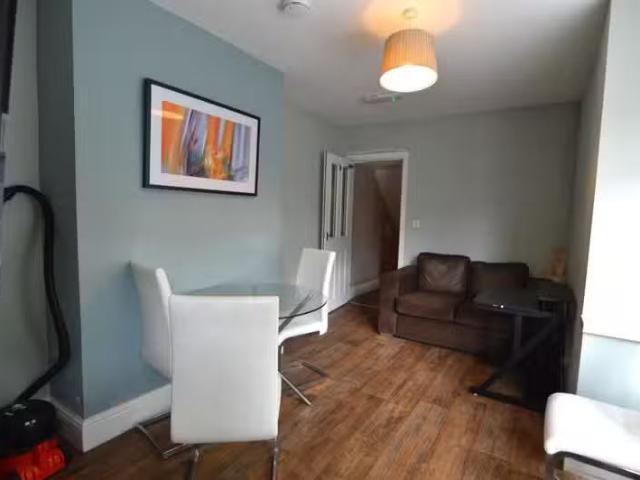 New 5 bedroom house share for rent in Welholme Road, Grimsby.