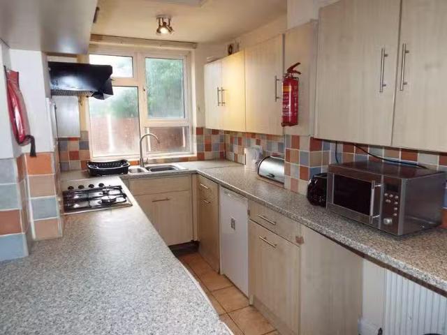 Unique 5 bedroom semi detached house for rent in Harborne Lane.