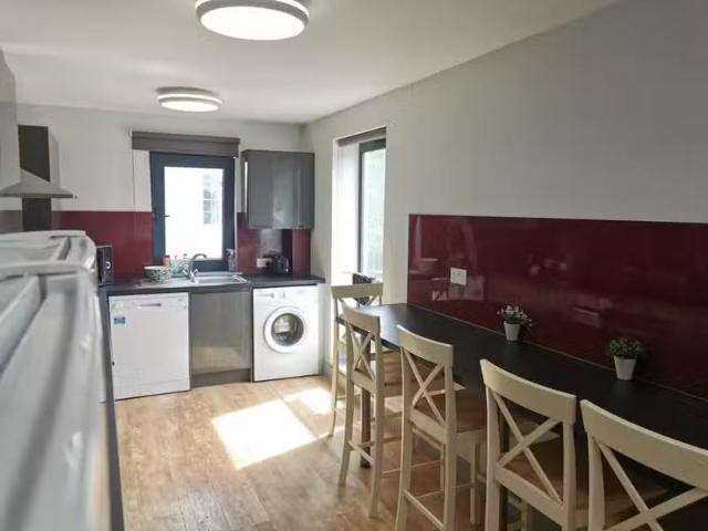 Charming 6 BA 6 bedroom flat for rent in Woodland Way, Canterb.