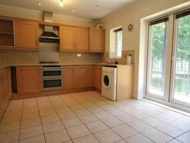 For Rent! 6 bedroom terraced house for rent in Jekyll Close.