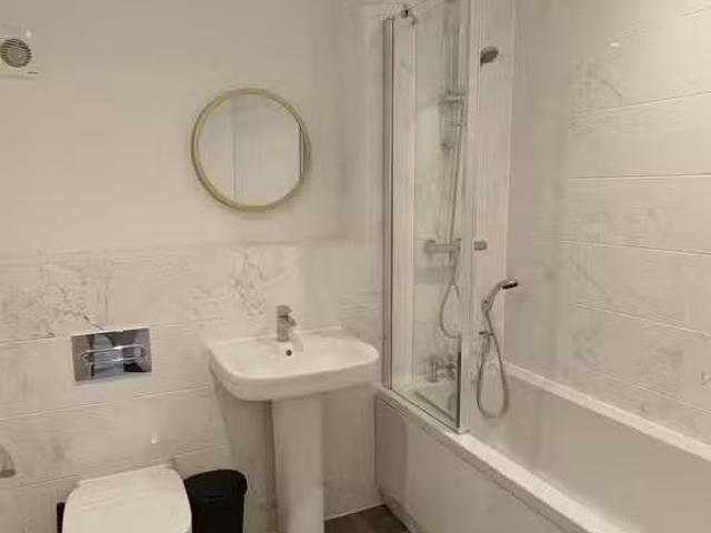 Charming 6 bedroom house for rent in Golledge Crescent, Bristo.