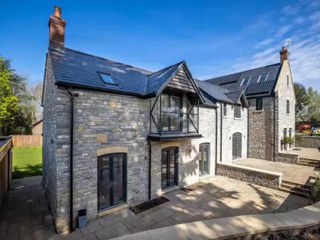 Cozy 7 BA 6 bedroom detached house for rent in Baltonsborough.