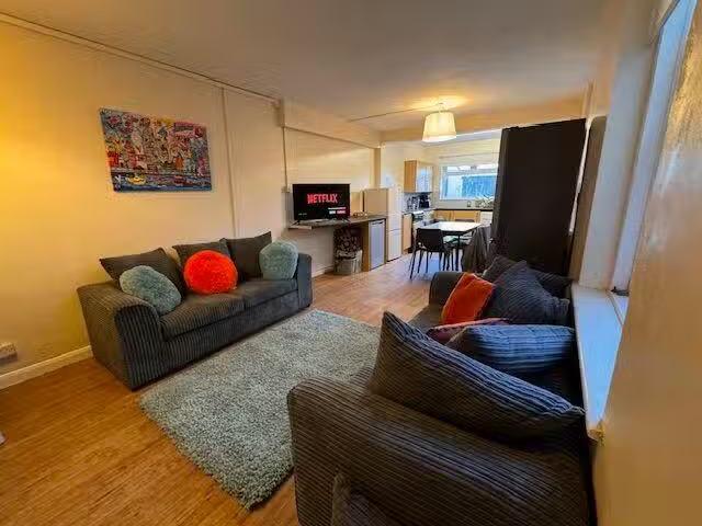 Nice 9 bedroom house share for rent in Harcourt Road, Bristol.