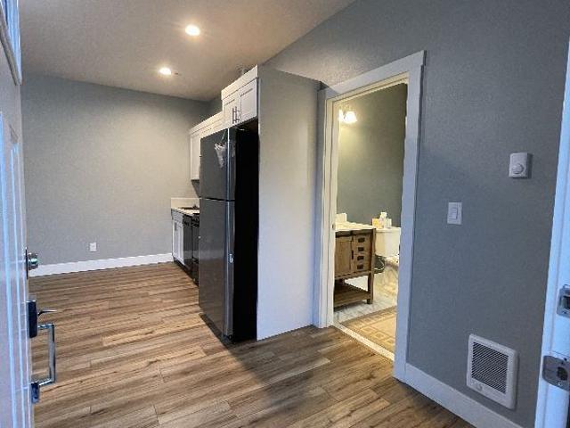 CozyModernFurnished Studio in Camas