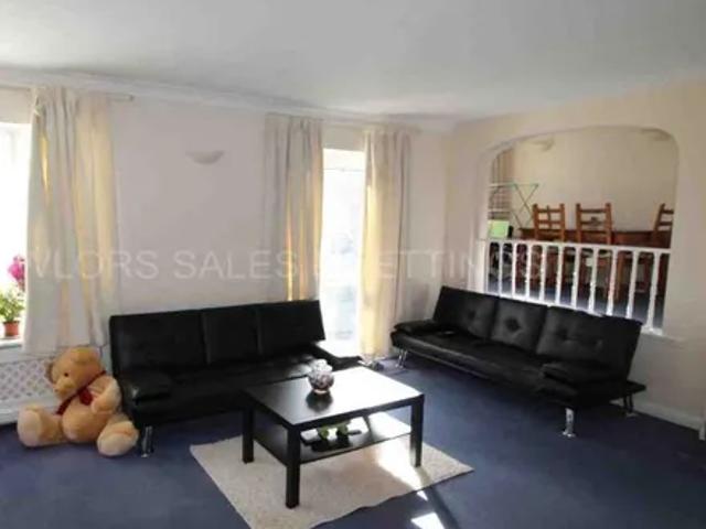 Clothes Care, 18 Brook Parade, Chigwell, IG7 6PY, United Kingdom | 2 bed apartment for rent #138593966 | Rentberry