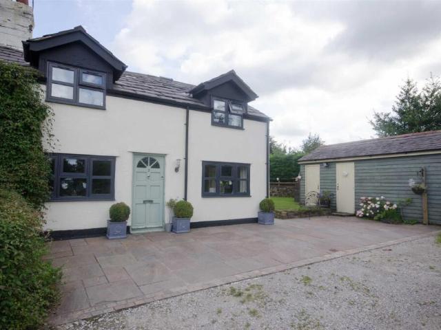 Clotton Common 3 bed barn conversion to rent £1,795 pcm £414 pw