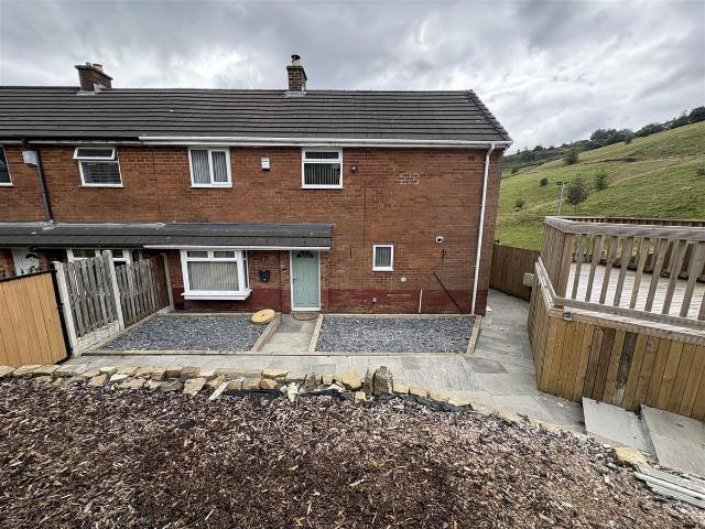 Clough Place, Halifax HX2, 4 bed town house to rent, £1,200 pcm | PrimeLocation