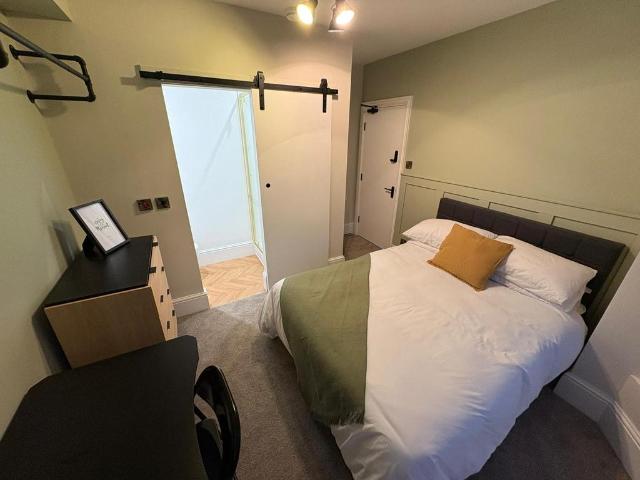 Clough Road 4 bed house share to rent £2,076 pcm £479 pw