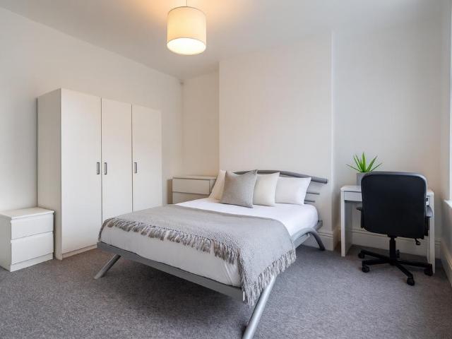 Clough Road, Sheffield S1 4 bed house to rent £1,647 pcm £380 pw