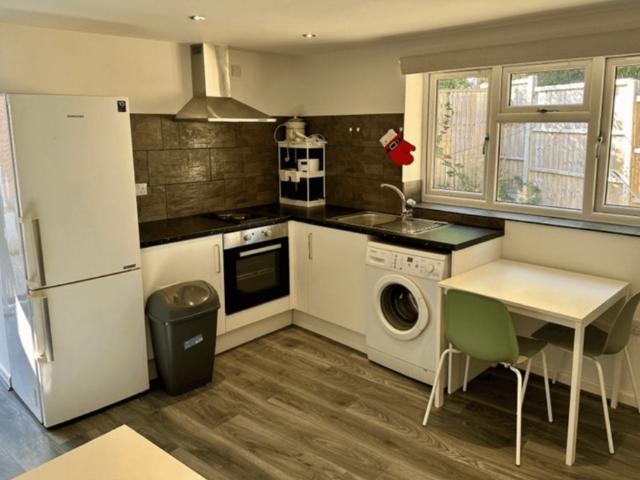 Cloud Green, Coventry, CV4 Studio to rent £1,050 pcm £242 pw