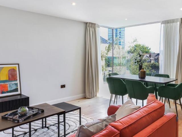 Cloud Street London E15 2 bed flat to rent £2,750 pcm £635 pw