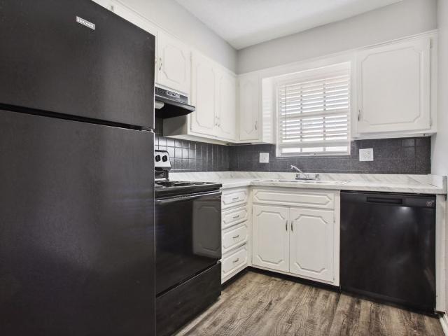 Clove Manor Apartments 3 Bedroom Apartment for Rent at 7228 Raytown Rd, Raytown, MO 64133