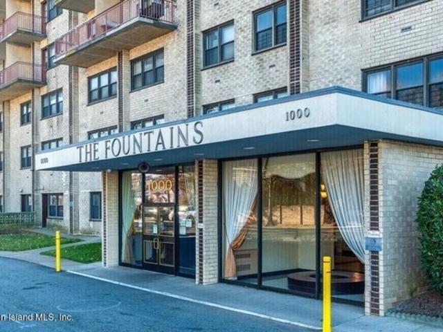Clove Rd Apt D, Staten Island, Home For Sale