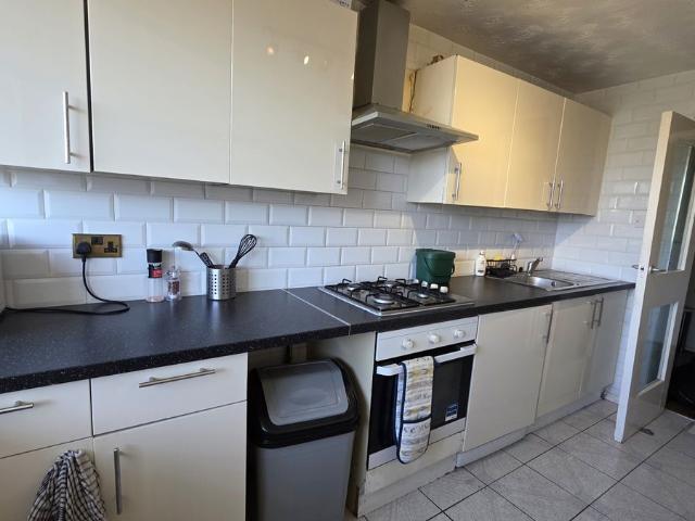 Clovelly Way E1, 2 bed flat to rent, £2,530 pcm | PrimeLocation