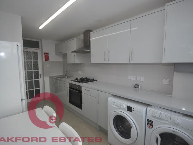Clovelly Way, Stepney Green E1, 3 bed flat to rent, £2,708 pcm | PrimeLocation