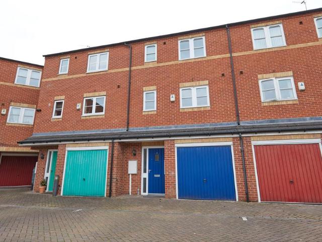 Clovelly Court, Longford Street. 3 bed house to rent £1,155 pcm £267 pw